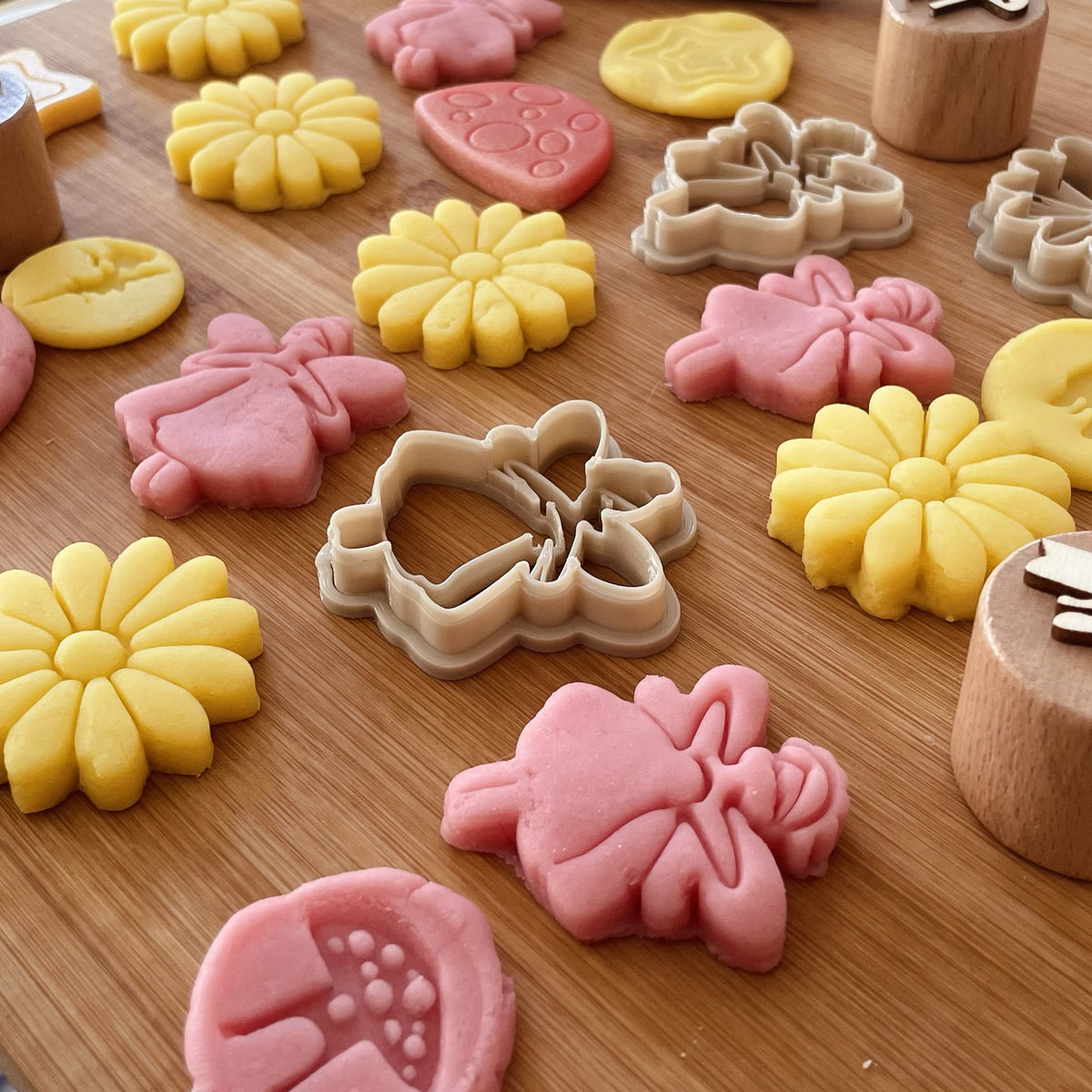 Top 7 Playdough Activities Your Preschooler Will Love – Lex and Fox